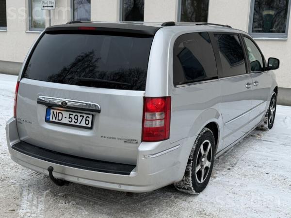 Chrysler Grand Voyager 2010 in Jelgava, with an engine capacity of 2.80 L and mileage of 299 thousand km for 3300 €, photo 4 on AUTOMOTO.COM.LV