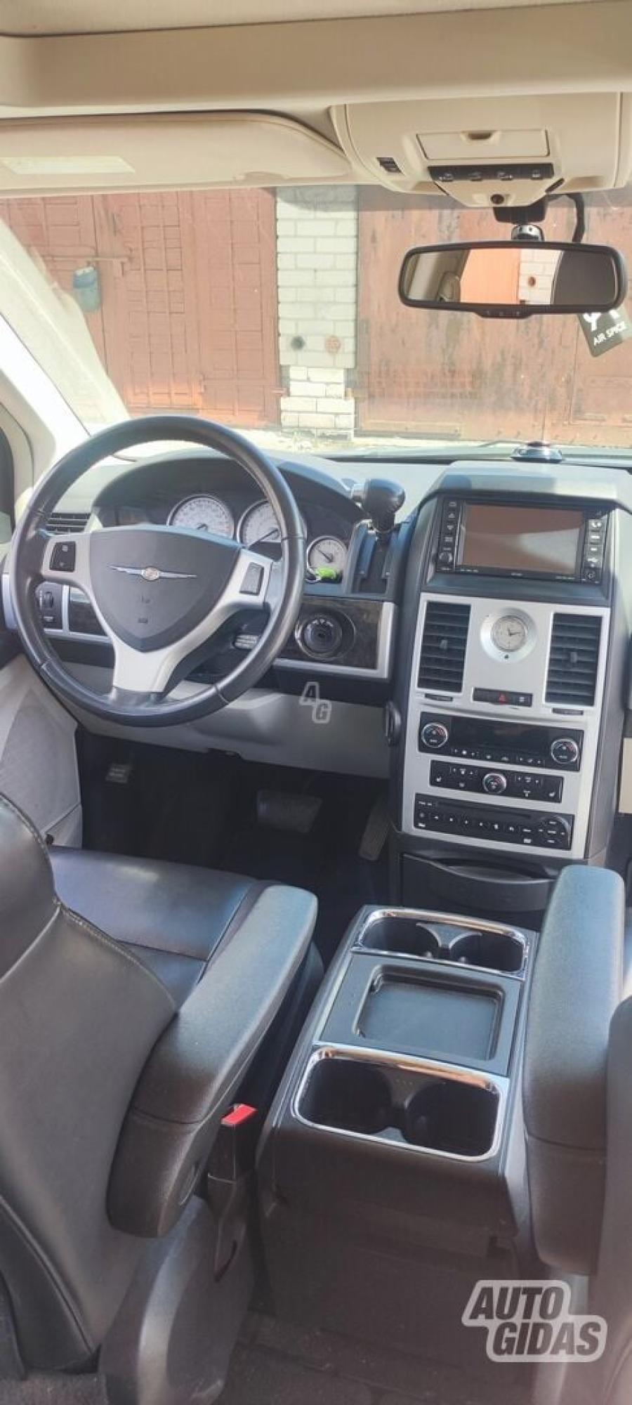 Chrysler Grand Voyager 2010 Panevēža, ar dzinēja tilpumu 2.80 L un nobraukumu 250 tūkst. km par 2500 €, foto 9 vietnē AUTOMOTO.COM.LV
