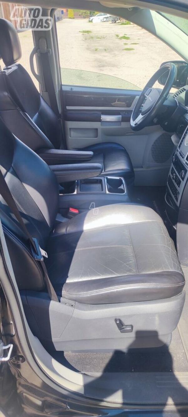 Chrysler Grand Voyager 2010 in Panevezys, with an engine capacity of 2.80 L and mileage of 250 thousand km for 2500 €, photo 9 on AUTOMOTO.COM.LV