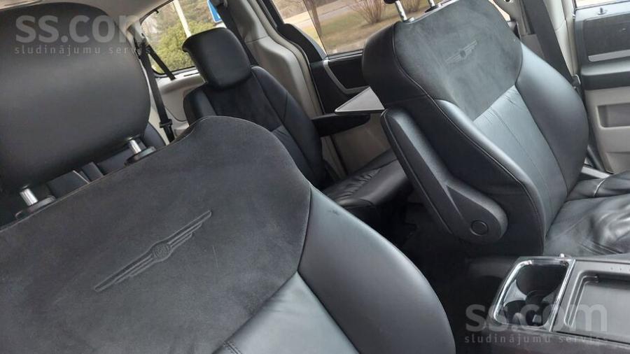 Chrysler Grand Voyager 2010 Rīga, ar dzinēja tilpumu 2.80 L un nobraukumu 159 tūkst. km par 6890 €, foto 13 vietnē AUTOMOTO.COM.LV