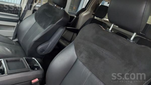 Chrysler Grand Voyager 2010 Rīga, ar dzinēja tilpumu 2.80 L un nobraukumu 159 tūkst. km par 6890 €, foto 4 vietnē AUTOMOTO.COM.LV
