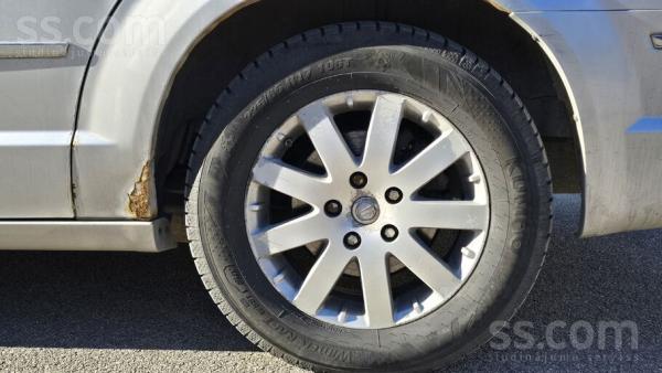 Chrysler Grand Voyager 2010 in Riga, with an engine capacity of 2.80 L and mileage of 358 thousand km for 3490 €, photo 5 on AUTOMOTO.COM.LV