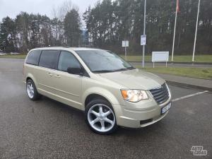 Chrysler Grand Voyager 2011 Viļņa, ar dzinēja tilpumu 3.80 L un nobraukumu 385 tūkst. km par 3600 €, foto  vietnē AUTOMOTO.COM.LV