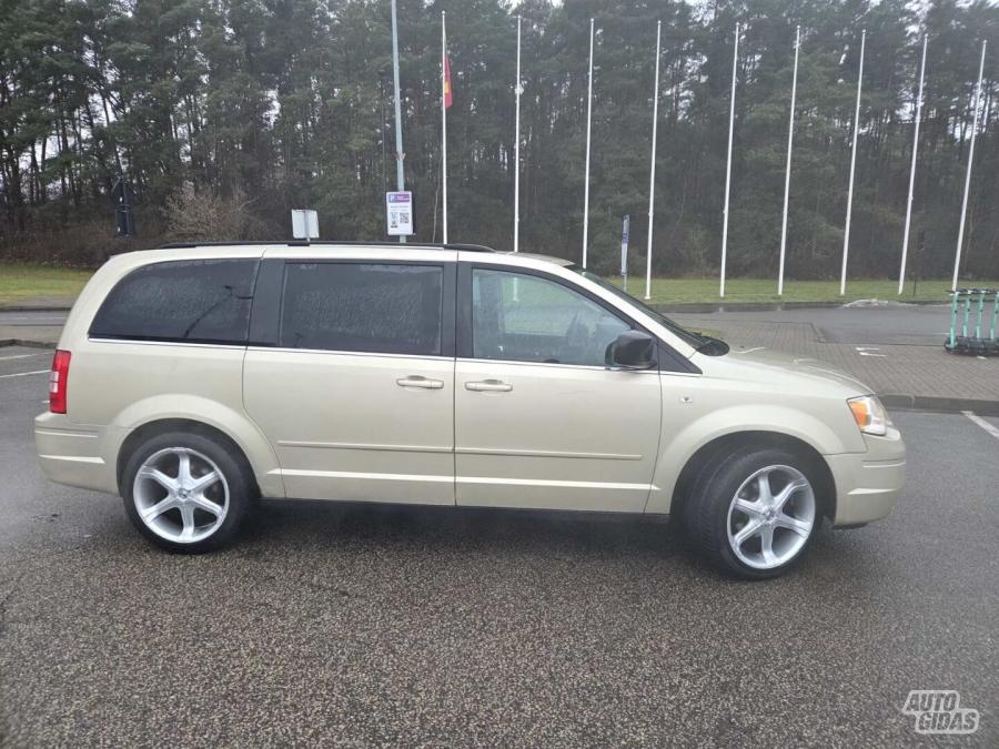 Chrysler Grand Voyager 2011 Viļņa, ar dzinēja tilpumu 3.80 L un nobraukumu 385 tūkst. km par 3600 €, foto 5 vietnē AUTOMOTO.COM.LV