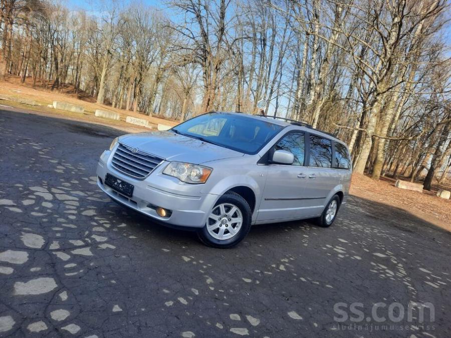 Chrysler Grand Voyager 2011 in Riga, with an engine capacity of 2.80 L and mileage of 0 thousand km for 5250 €, photo 1 on AUTOMOTO.COM.LV