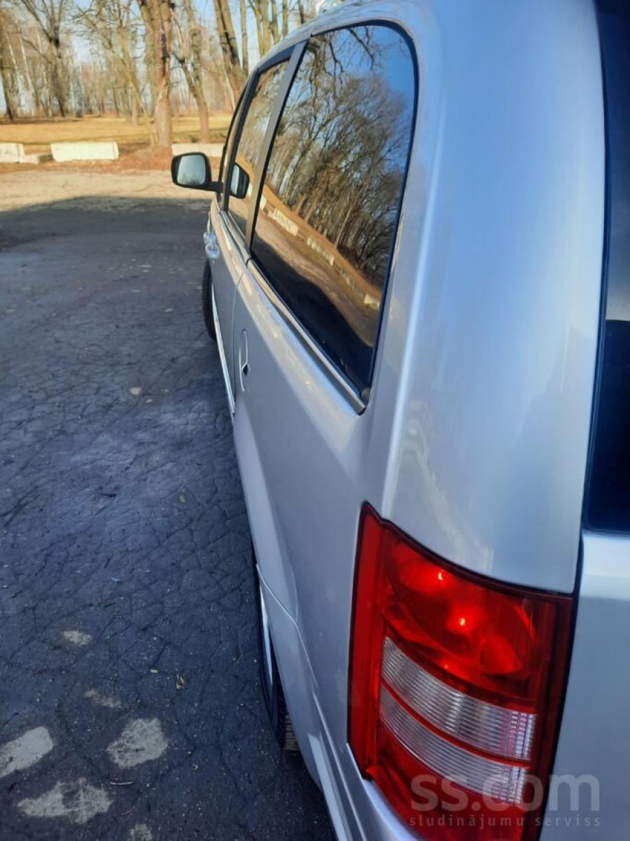 Chrysler Grand Voyager 2011 in Riga, with an engine capacity of 2.80 L and mileage of 0 thousand km for 5250 €, photo 3 on AUTOMOTO.COM.LV