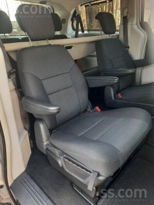 Chrysler Grand Voyager 2011 in Riga, with an engine capacity of 2.80 L and mileage of 0 thousand km for 5250 €, photo 5 on AUTOMOTO.COM.LV