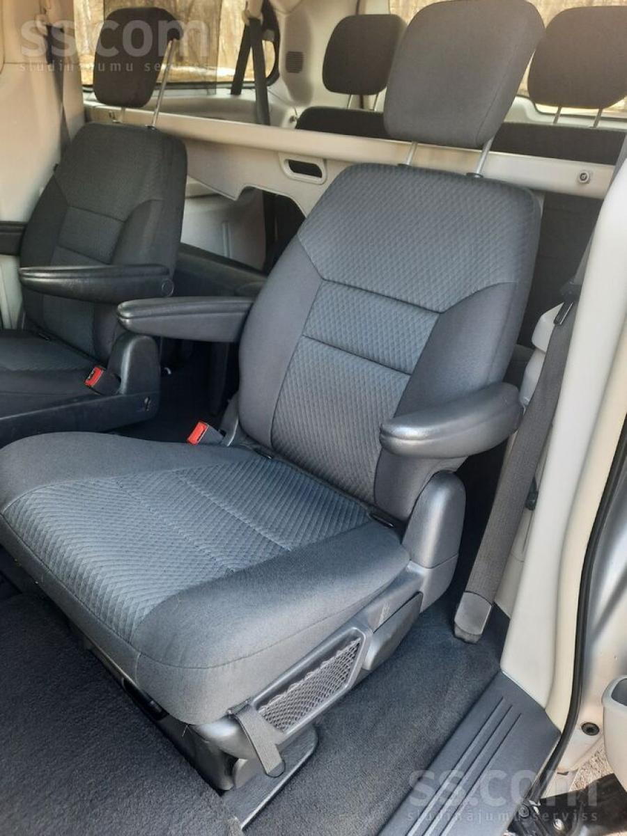Chrysler Grand Voyager 2011 in Riga, with an engine capacity of 2.80 L and mileage of 0 thousand km for 5250 €, photo 6 on AUTOMOTO.COM.LV