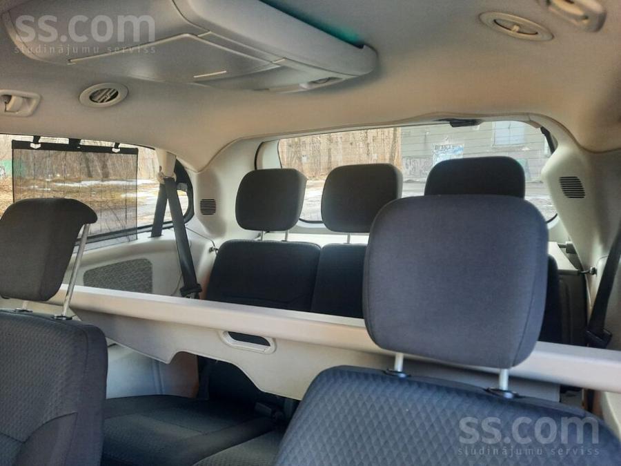 Chrysler Grand Voyager 2011 in Riga, with an engine capacity of 2.80 L and mileage of 0 thousand km for 5250 €, photo 8 on AUTOMOTO.COM.LV