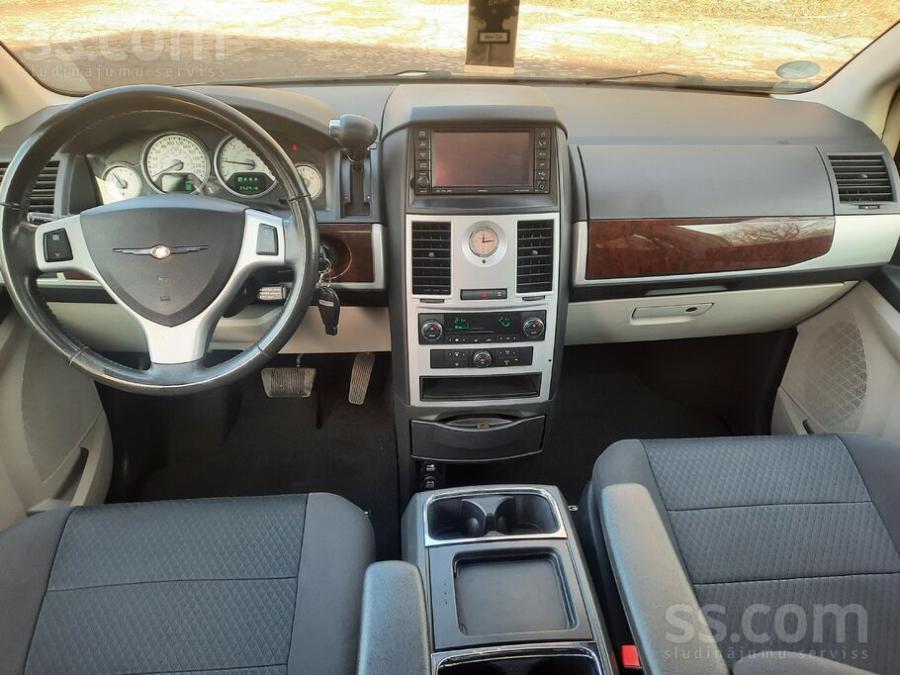 Chrysler Grand Voyager 2011 in Riga, with an engine capacity of 2.80 L and mileage of 0 thousand km for 5250 €, photo 10 on AUTOMOTO.COM.LV