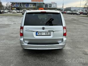Chrysler Grand Voyager 2012 Rīga, ar dzinēja tilpumu 2.80 L un nobraukumu 374 tūkst. km par 6500 €, foto  vietnē AUTOMOTO.COM.LV