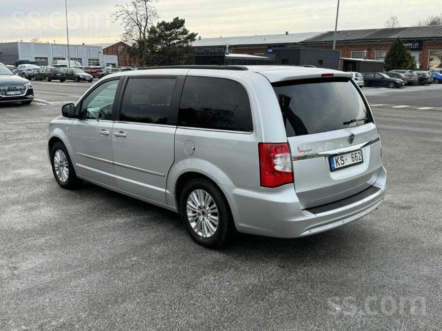 Chrysler Grand Voyager 2012 Rīga, ar dzinēja tilpumu 2.80 L un nobraukumu 374 tūkst. km par 6500 €, foto 3 vietnē AUTOMOTO.COM.LV