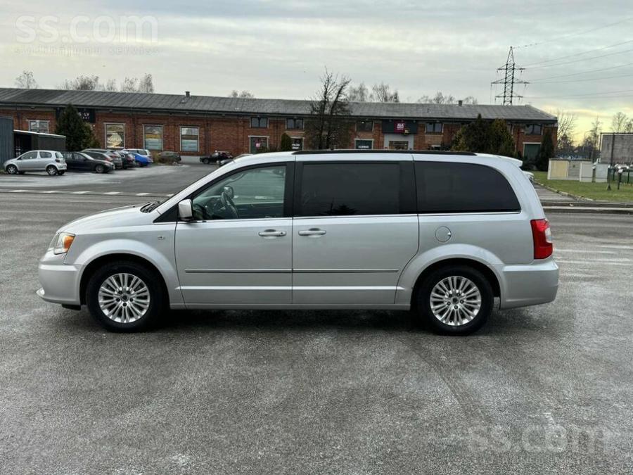 Chrysler Grand Voyager 2012 Rīga, ar dzinēja tilpumu 2.80 L un nobraukumu 374 tūkst. km par 6500 €, foto 5 vietnē AUTOMOTO.COM.LV