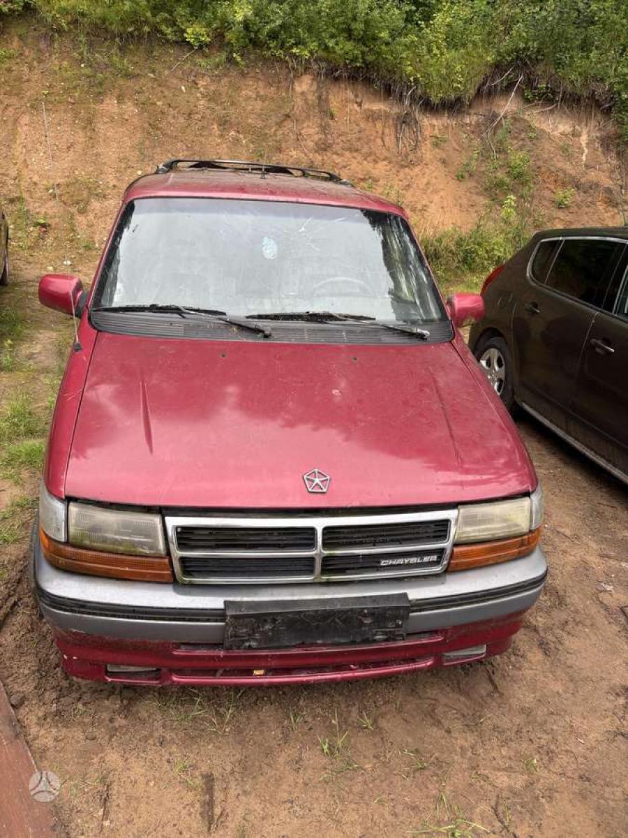 Sarkans Chrysler Grand Voyager 1996 Kauņa, ar dzinēja tilpumu 2.50 L un nobraukumu 230 tūkst. km par 650 €, foto 3 vietnē AUTOMOTO.COM.LV