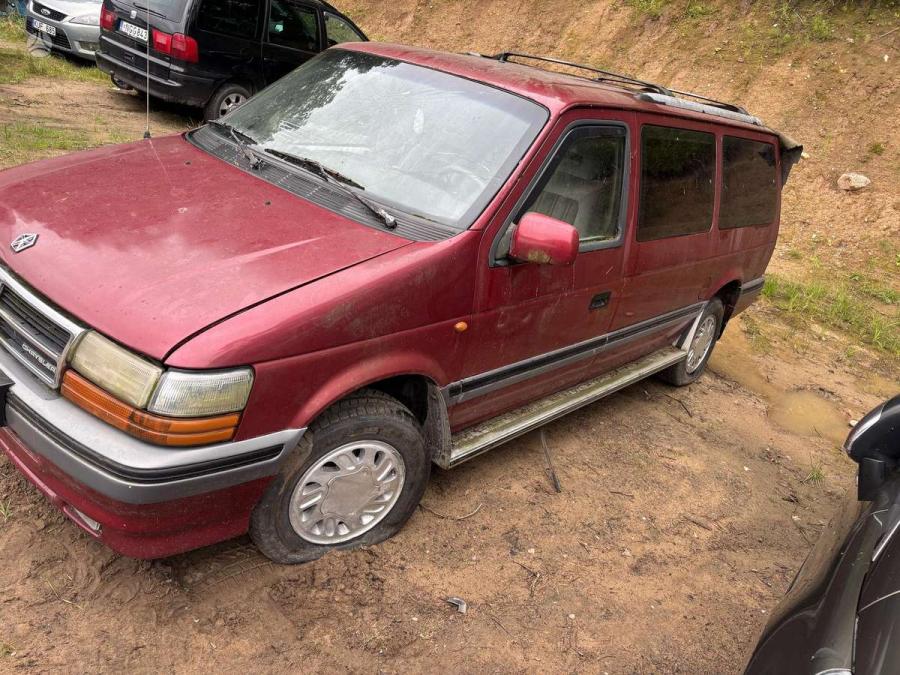 Sarkans Chrysler Grand Voyager 1996 Kauņa, ar dzinēja tilpumu 2.50 L un nobraukumu 230 tūkst. km par 650 €, foto 4 vietnē AUTOMOTO.COM.LV