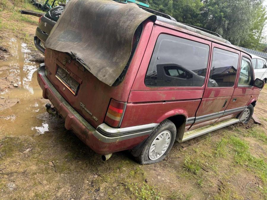 Sarkans Chrysler Grand Voyager 1996 Kauņa, ar dzinēja tilpumu 2.50 L un nobraukumu 230 tūkst. km par 650 €, foto 7 vietnē AUTOMOTO.COM.LV