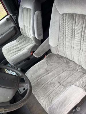 Sarkans Chrysler Grand Voyager 1996 Kauņa, ar dzinēja tilpumu 2.50 L un nobraukumu 230 tūkst. km par 650 €, foto 8 vietnē AUTOMOTO.COM.LV