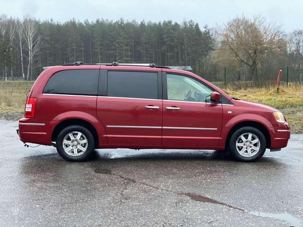 Red Chrysler Grand Voyager 2008 in Kaunas, with an engine capacity of 3.78 L and mileage of 278 thousand km for 4200 €, photo 3 on AUTOMOTO.COM.LV