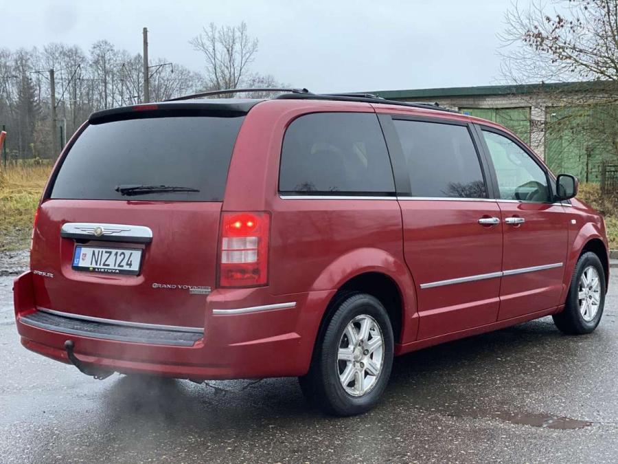 Red Chrysler Grand Voyager 2008 in Kaunas, with an engine capacity of 3.78 L and mileage of 278 thousand km for 4200 €, photo 4 on AUTOMOTO.COM.LV