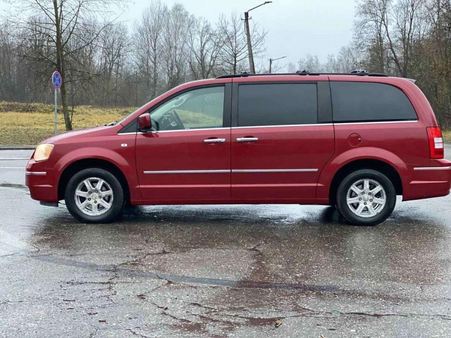 Red Chrysler Grand Voyager 2008 in Kaunas, with an engine capacity of 3.78 L and mileage of 278 thousand km for 4200 €, photo 5 on AUTOMOTO.COM.LV