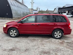 Sarkans Chrysler Grand Voyager 2008 Tallina, ar dzinēja tilpumu 2.80 L un nobraukumu 43 tūkst. km par 4300 €, foto 2 vietnē AUTOMOTO.COM.LV