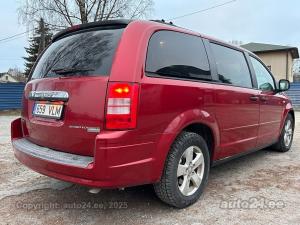 Sarkans Chrysler Grand Voyager 2008 Tallina, ar dzinēja tilpumu 2.80 L un nobraukumu 43 tūkst. km par 4300 €, foto 3 vietnē AUTOMOTO.COM.LV
