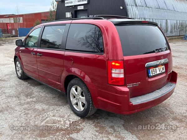 Sarkans Chrysler Grand Voyager 2008 Tallina, ar dzinēja tilpumu 2.80 L un nobraukumu 43 tūkst. km par 4300 €, foto 4 vietnē AUTOMOTO.COM.LV