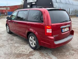 Sarkans Chrysler Grand Voyager 2008 Tallina, ar dzinēja tilpumu 2.80 L un nobraukumu 43 tūkst. km par 4300 €, foto 4 vietnē AUTOMOTO.COM.LV