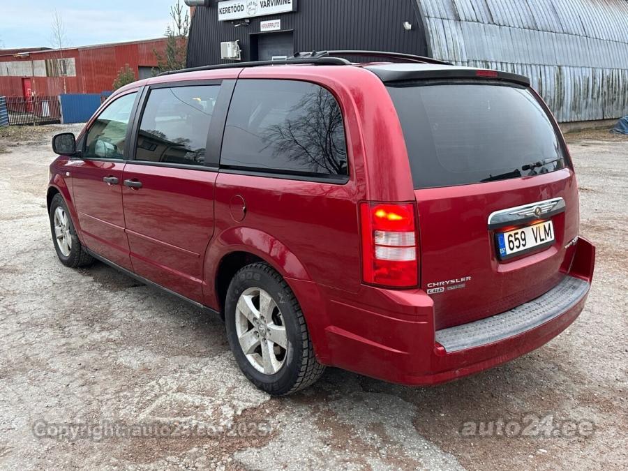 Sarkans Chrysler Grand Voyager 2008 Tallina, ar dzinēja tilpumu 2.80 L un nobraukumu 43 tūkst. km par 4300 €, foto 4 vietnē AUTOMOTO.COM.LV