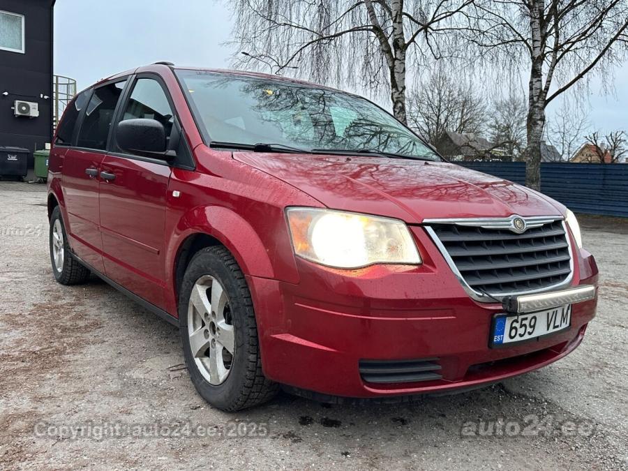 Sarkans Chrysler Grand Voyager 2008 Tallina, ar dzinēja tilpumu 2.80 L un nobraukumu 43 tūkst. km par 4300 €, foto 5 vietnē AUTOMOTO.COM.LV