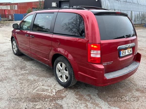 Sarkans Chrysler Grand Voyager 2008 Tallina, ar dzinēja tilpumu 2.80 L un nobraukumu 43 tūkst. km par 4300 €, foto 6 vietnē AUTOMOTO.COM.LV