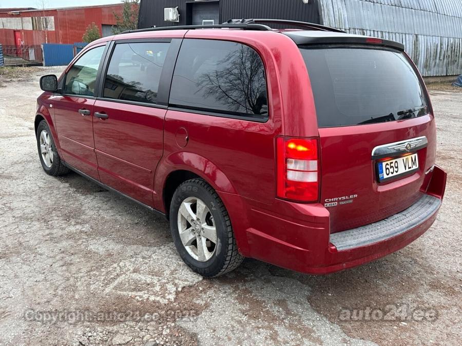 Sarkans Chrysler Grand Voyager 2008 Tallina, ar dzinēja tilpumu 2.80 L un nobraukumu 43 tūkst. km par 4300 €, foto 6 vietnē AUTOMOTO.COM.LV