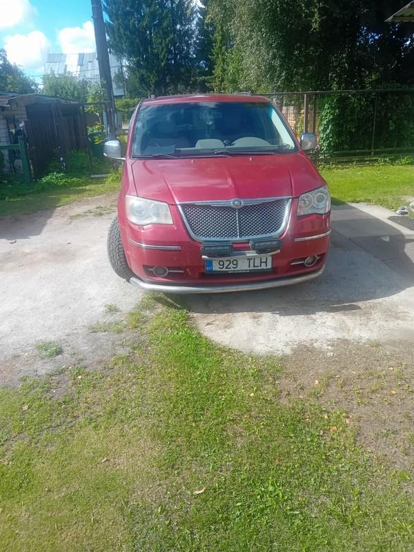 Red Chrysler Grand Voyager 2008 in Tallinn, with an engine capacity of 2.80 L and mileage of 390 thousand km for 3900 €, photo 3 on AUTOMOTO.COM.LV