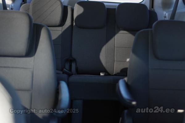 Sarkans Chrysler Grand Voyager 2009 Hāpsalu, ar dzinēja tilpumu 2.80 L un nobraukumu 340 tūkst. km par 3990 €, foto 11 vietnē AUTOMOTO.COM.LV