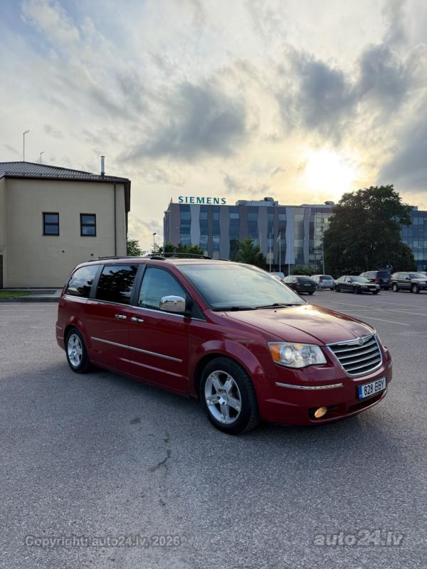Red Chrysler Grand Voyager 2009 in Tallinn, with an engine capacity of 2.80 L and mileage of 321 thousand km for 1999 €, photo 1 on AUTOMOTO.COM.LV