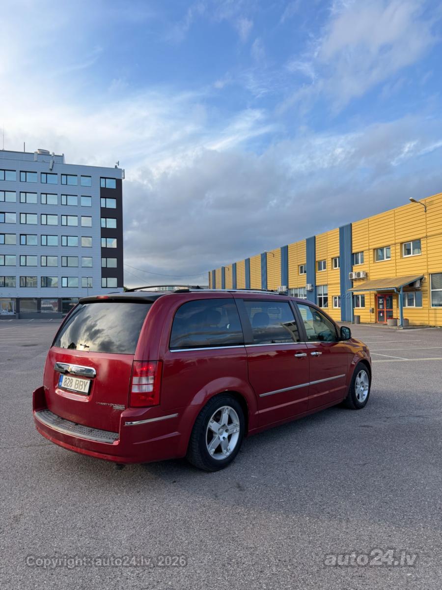 Red Chrysler Grand Voyager 2009 in Tallinn, with an engine capacity of 2.80 L and mileage of 321 thousand km for 1999 €, photo 5 on AUTOMOTO.COM.LV