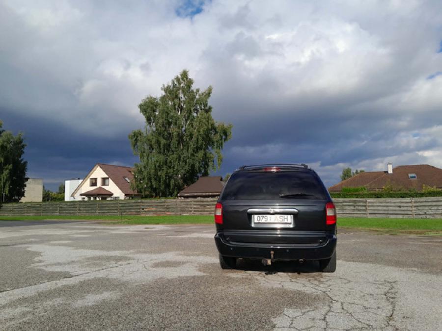 Chrysler Grand Voyager 2003 Tartu, ar dzinēja tilpumu 3.30 L un nobraukumu 294 tūkst. km par 3000 €, foto 5 vietnē AUTOMOTO.COM.LV