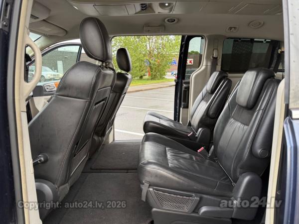 Chrysler Grand Voyager 2008 Tallina, ar dzinēja tilpumu 2.80 L un nobraukumu 311 tūkst. km par 4399 €, foto 10 vietnē AUTOMOTO.COM.LV