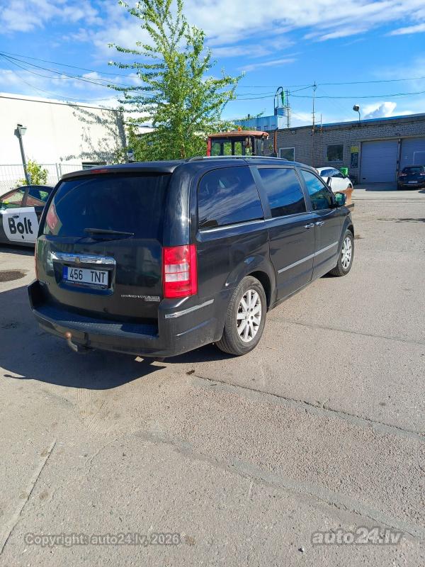 Chrysler Grand Voyager 2008 Tallina, ar dzinēja tilpumu 2.80 L un nobraukumu 320 tūkst. km par 3100 €, foto 4 vietnē AUTOMOTO.COM.LV