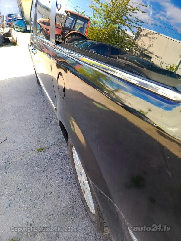 Chrysler Grand Voyager 2008 Tallina, ar dzinēja tilpumu 2.80 L un nobraukumu 320 tūkst. km par 3100 €, foto 5 vietnē AUTOMOTO.COM.LV