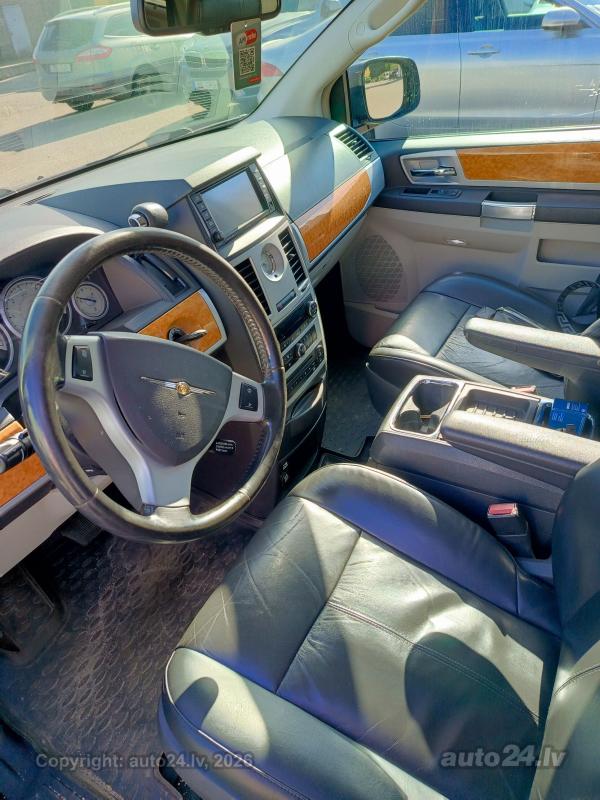 Chrysler Grand Voyager 2008 Tallina, ar dzinēja tilpumu 2.80 L un nobraukumu 320 tūkst. km par 3100 €, foto 6 vietnē AUTOMOTO.COM.LV