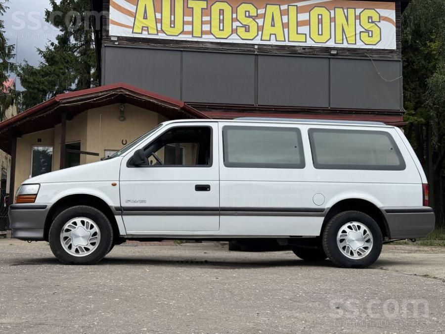 White Chrysler Grand Voyager 1995 in Riga, with an engine capacity of 3.30 L and mileage of 253 thousand km for 4950 €, photo 1 on AUTOMOTO.COM.LV