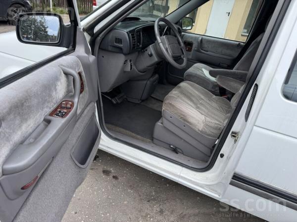 Balts Chrysler Grand Voyager 1995 Rīga, ar dzinēja tilpumu 3.30 L un nobraukumu 253 tūkst. km par 4950 €, foto 7 vietnē AUTOMOTO.COM.LV