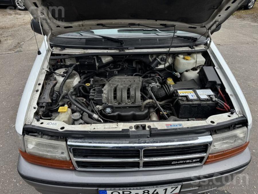 White Chrysler Grand Voyager 1995 in Riga, with an engine capacity of 3.30 L and mileage of 253 thousand km for 4950 €, photo 10 on AUTOMOTO.COM.LV