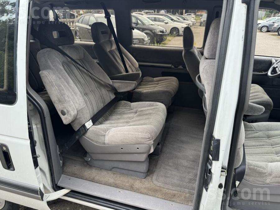 White Chrysler Grand Voyager 1995 in Riga, with an engine capacity of 3.30 L and mileage of 253 thousand km for 4950 €, photo 12 on AUTOMOTO.COM.LV