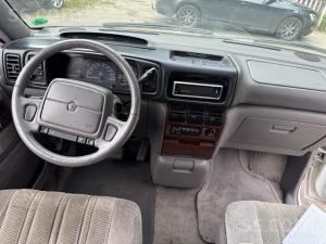 White Chrysler Grand Voyager 1995 in Riga, with an engine capacity of 3.30 L and mileage of 253 thousand km for 4950 €, photo 17 on AUTOMOTO.COM.LV