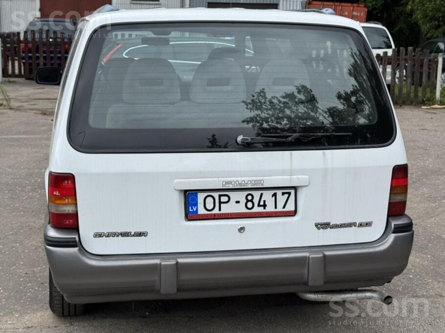 White Chrysler Grand Voyager 1995 in Riga, with an engine capacity of 3.30 L and mileage of 253 thousand km for 4950 €, photo 19 on AUTOMOTO.COM.LV
