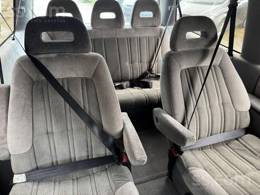White Chrysler Grand Voyager 1995 in Riga, with an engine capacity of 3.30 L and mileage of 253 thousand km for 4950 €, photo 21 on AUTOMOTO.COM.LV