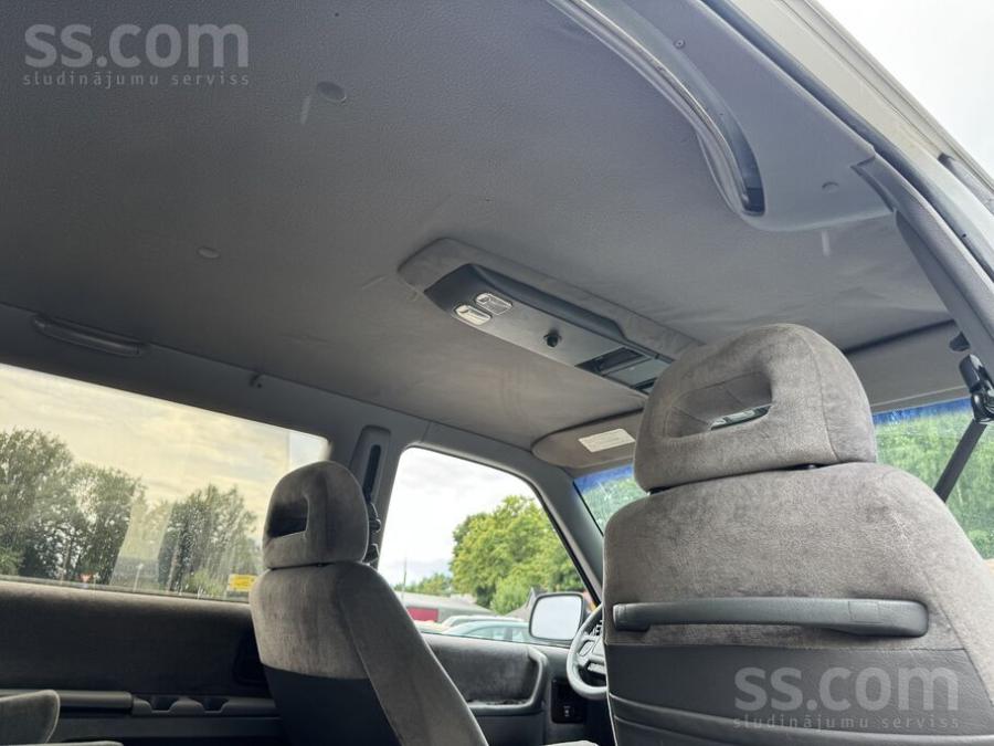White Chrysler Grand Voyager 1995 in Riga, with an engine capacity of 3.30 L and mileage of 253 thousand km for 4950 €, photo 28 on AUTOMOTO.COM.LV