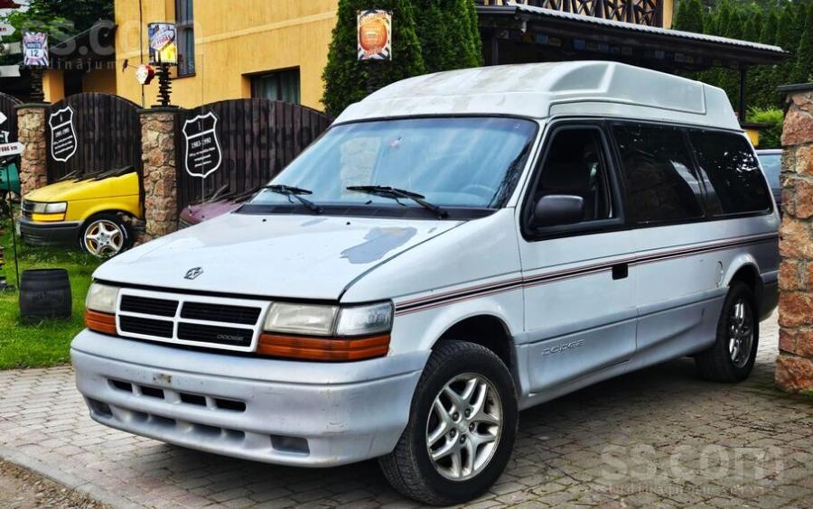 Balts Chrysler Grand Voyager 1994 Ogre, ar dzinēja tilpumu 3.80 L un nobraukumu 160 tūkst. km par 4500 €, foto 1 vietnē AUTOMOTO.COM.LV